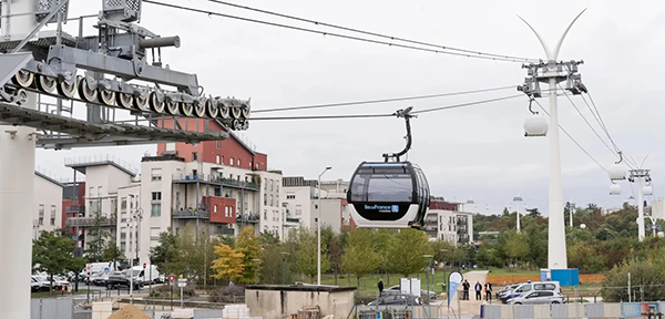 Comparing cable cars and light rail as people movers in Canada ...